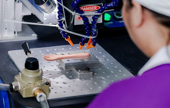 A Guide to Printing Logos on Silicone Products | siliconedx