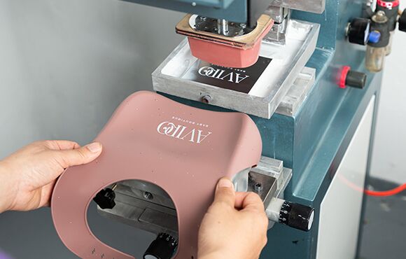 A Guide to Printing Logos on Silicone Products | siliconedx